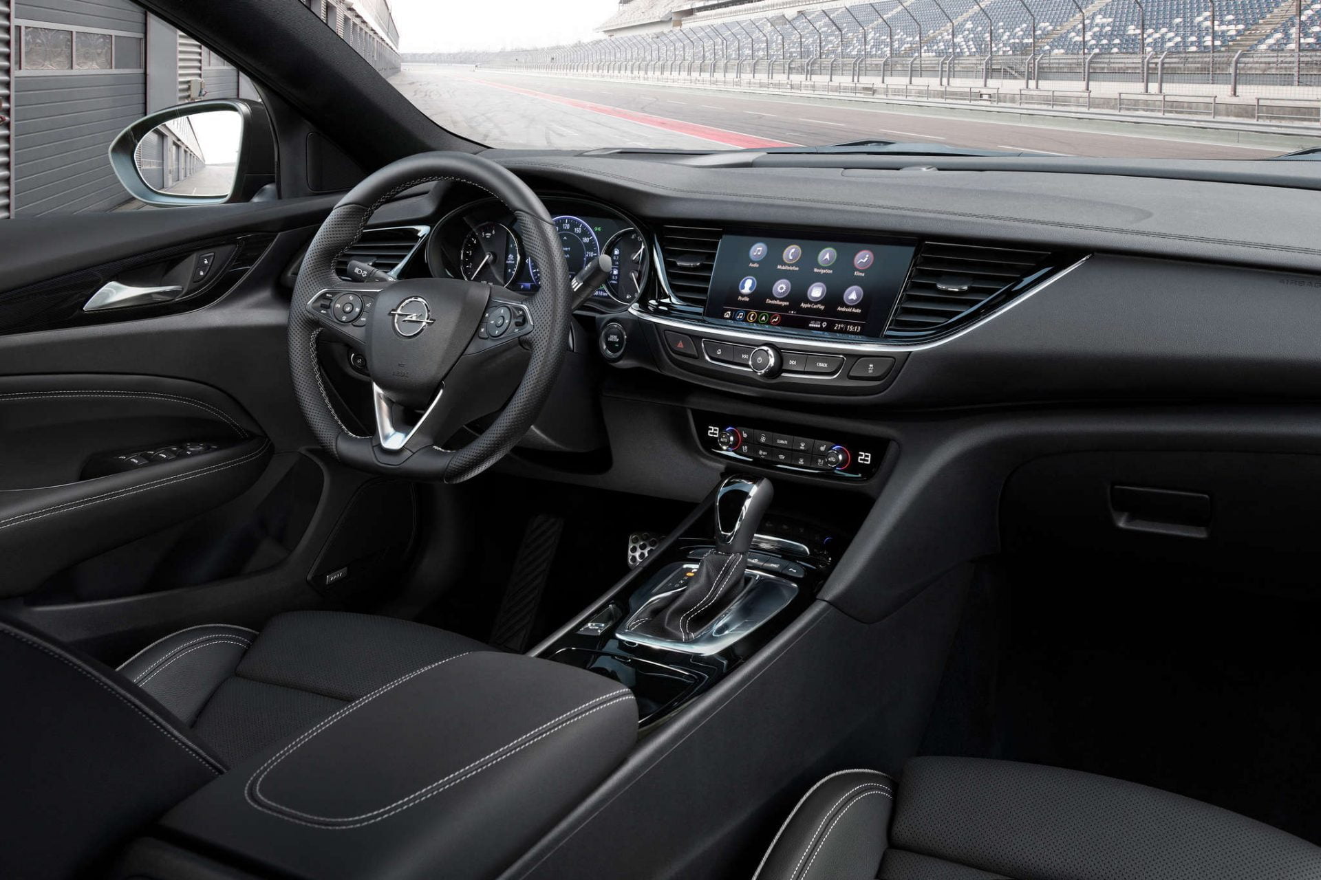 Opel Insignia 2021, cena, dane techniczne, dostępne wersje, silniki, opinie